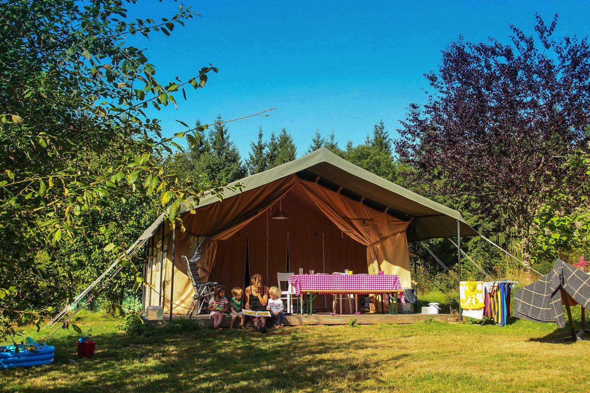 Camping Domaine La Chabanne, Châtel-montagne, France (2023) | Réservez ...