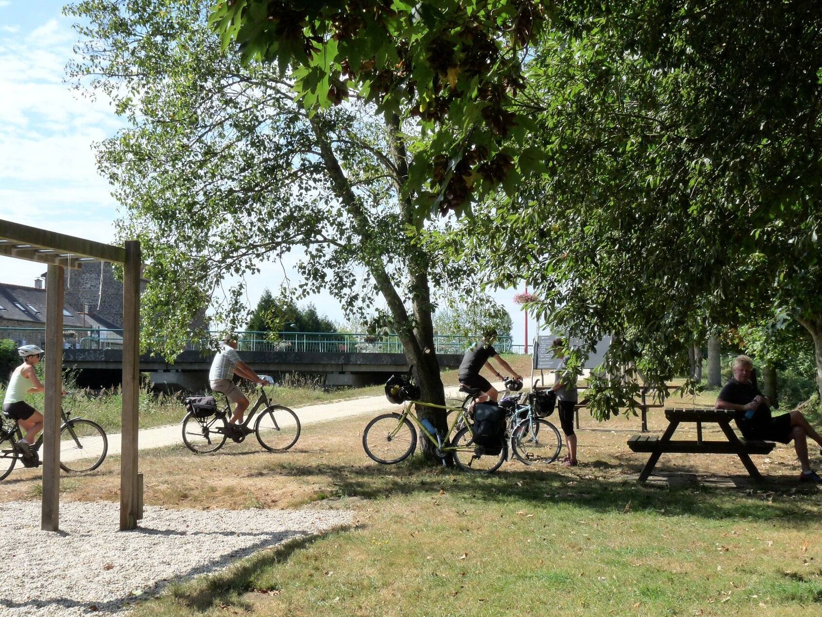 Camping Le Vieux Châtel in Combourg, Frankrijk (2024) | Alle campings ...
