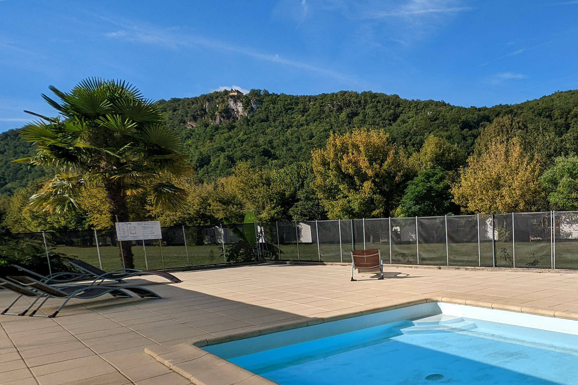Camping les Cinq Châteaux in Vezac, Frankrijk (2024) | JetCamp.com