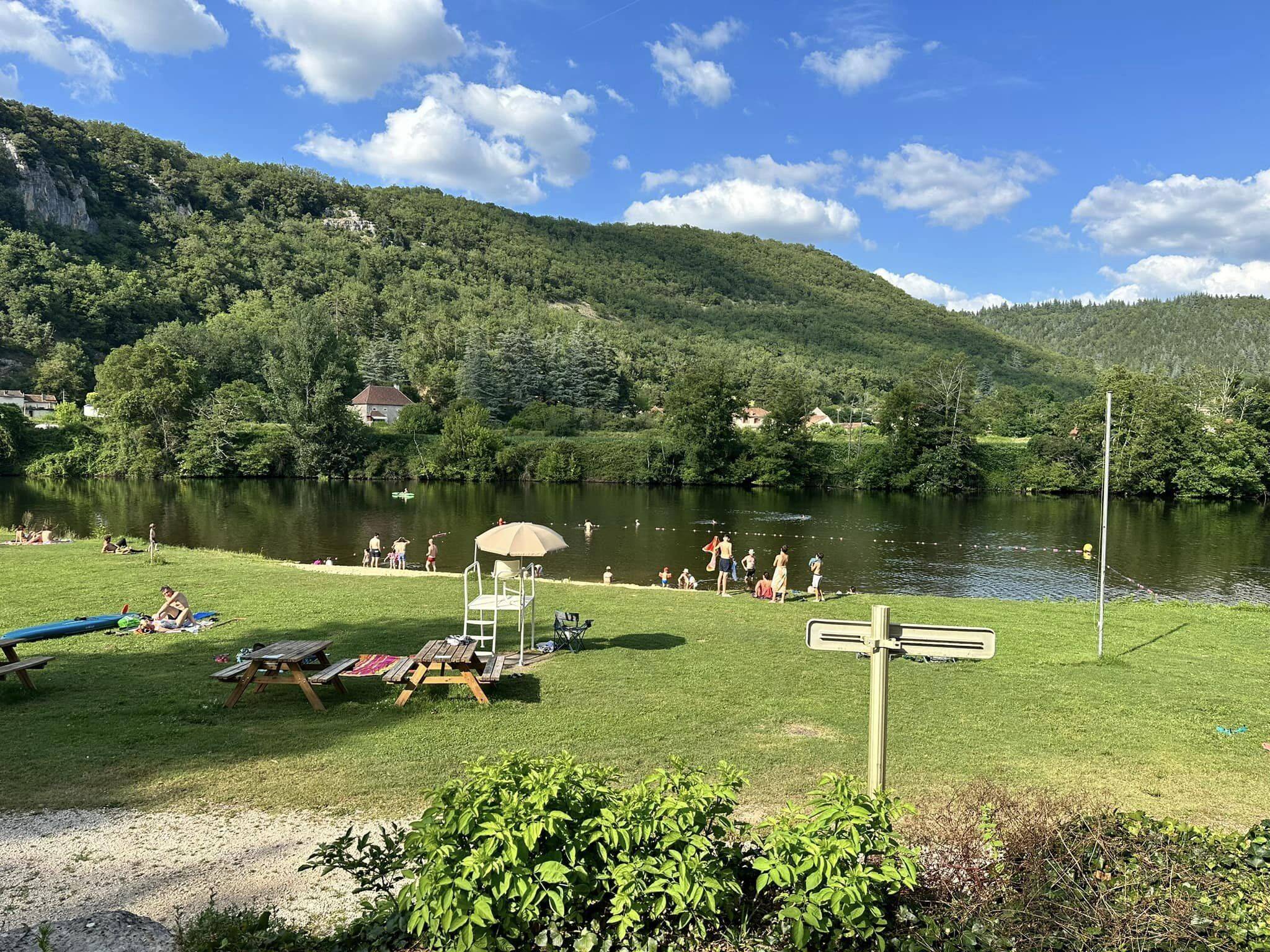 Camping Paradis de la Plage in Saint-Cirq-Lapopie, France (2023) | Book your camping on JetCamp.com