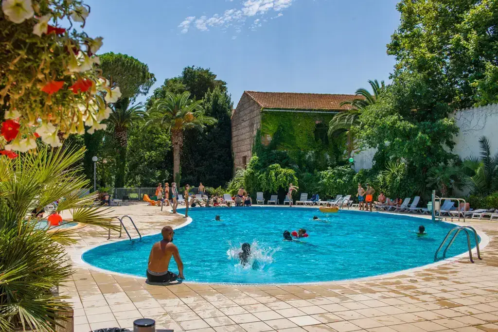 Domaine du Mas Blanc - Popinns in Alénya, France (2026) | JetCamp.com