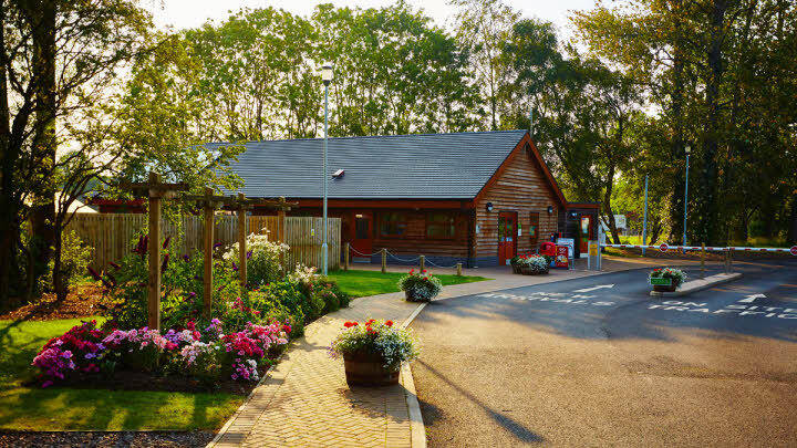 Strathclyde Country Park Camping in Motherwell, UK (2024) | Book your camping on JetCamp.com