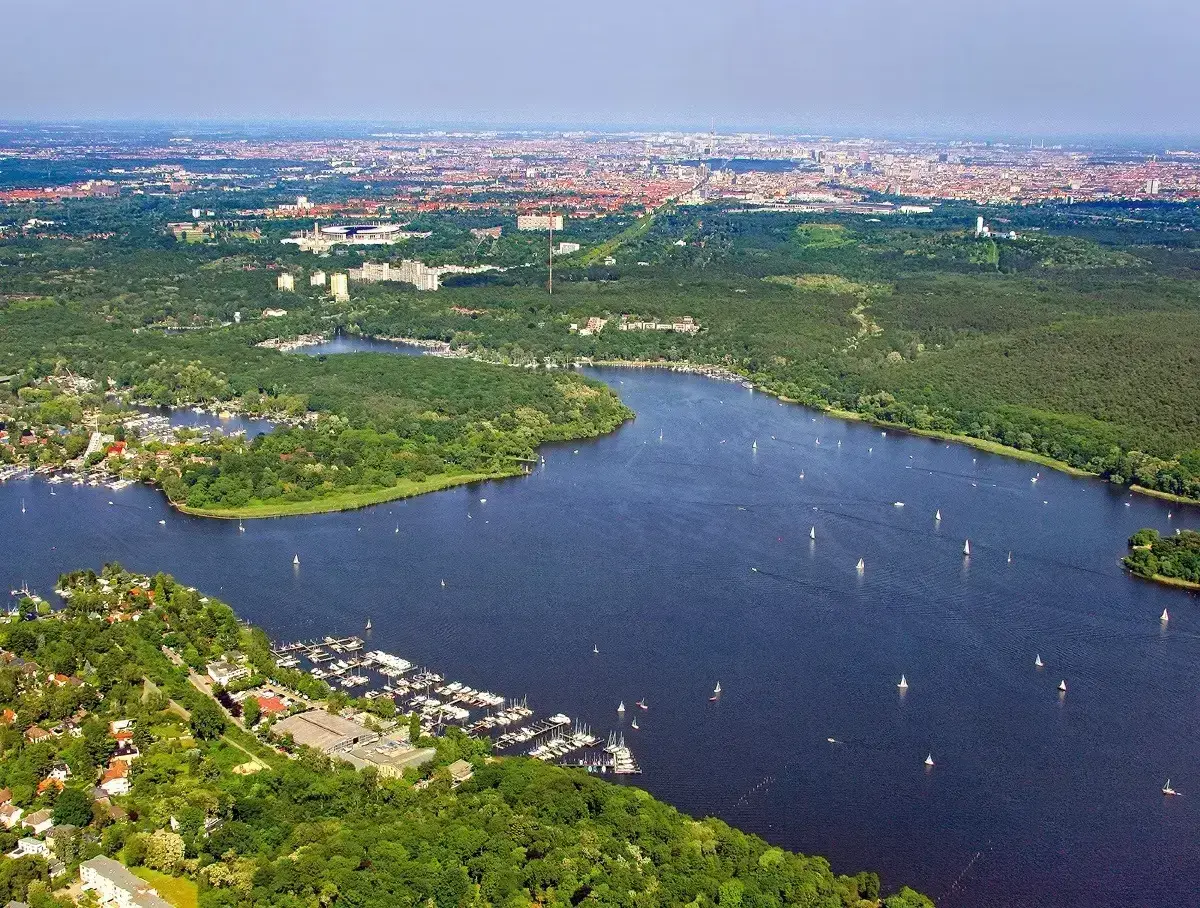 Wohnmobilstellplatz In Der Marina Lanke in Berlijn, Duitsland (2026 ...